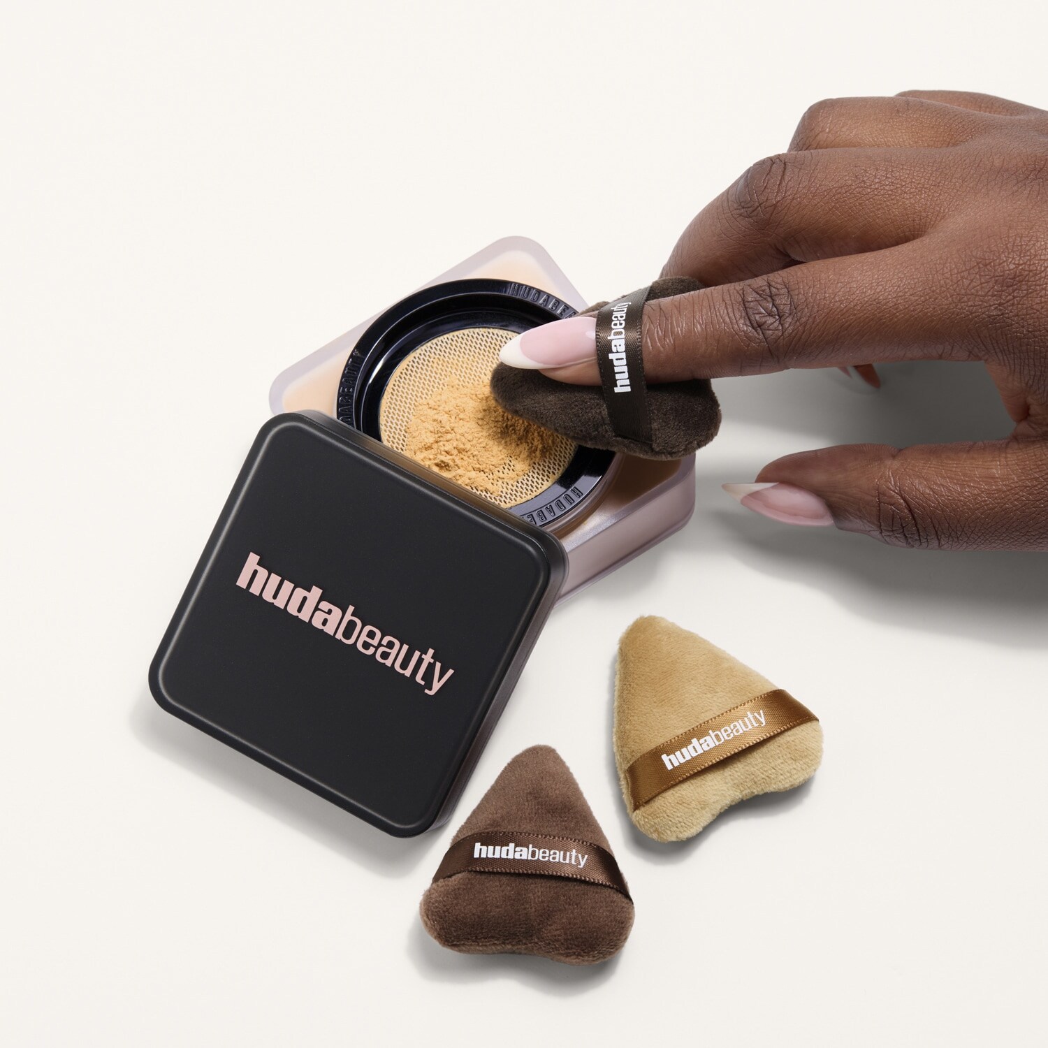 Mini Puffs Powder Puff Trio - Drei Mini-Puderquasten von HUDA BEAUTY ≡ ...