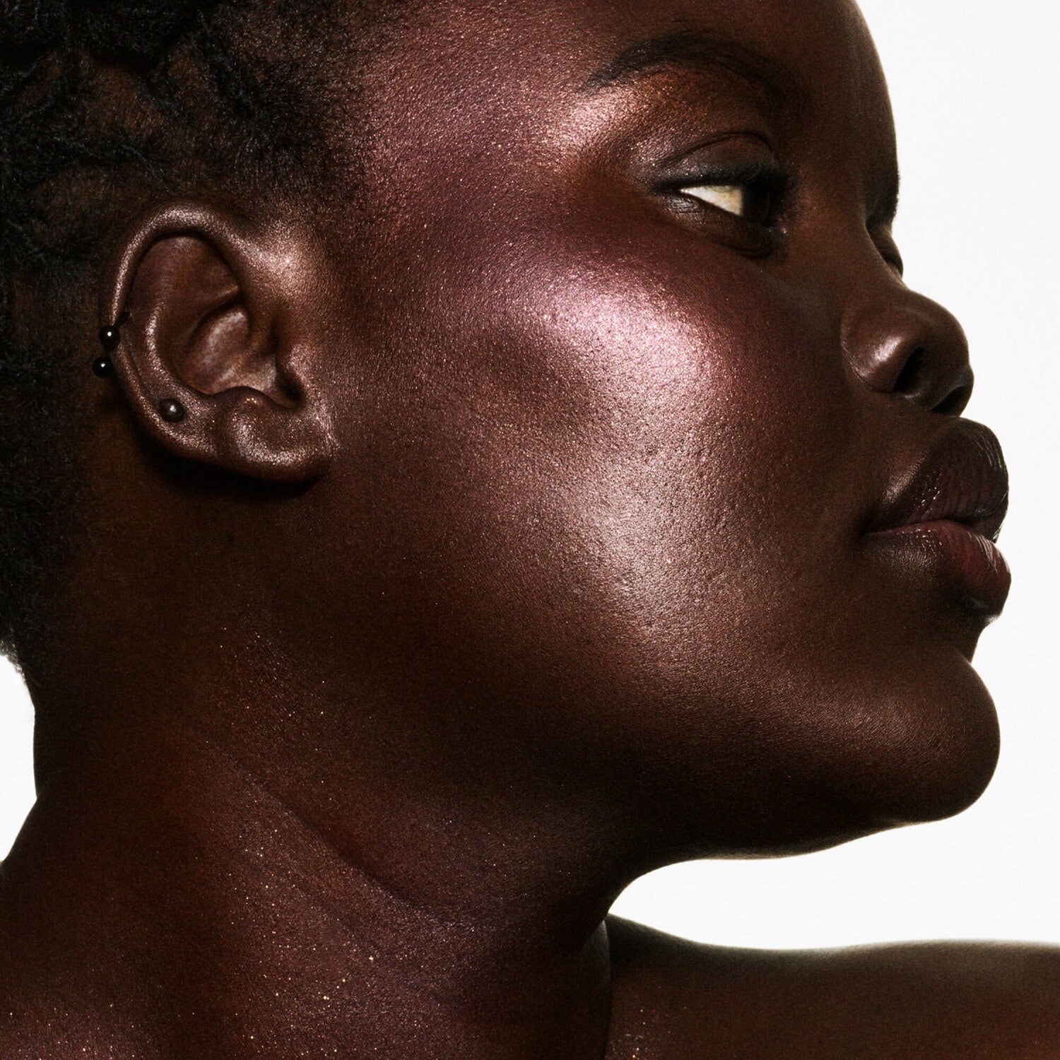 Diamond Bomb All-Over Diamond Veil | Iluminator FENTY BEAUTY pentru ...