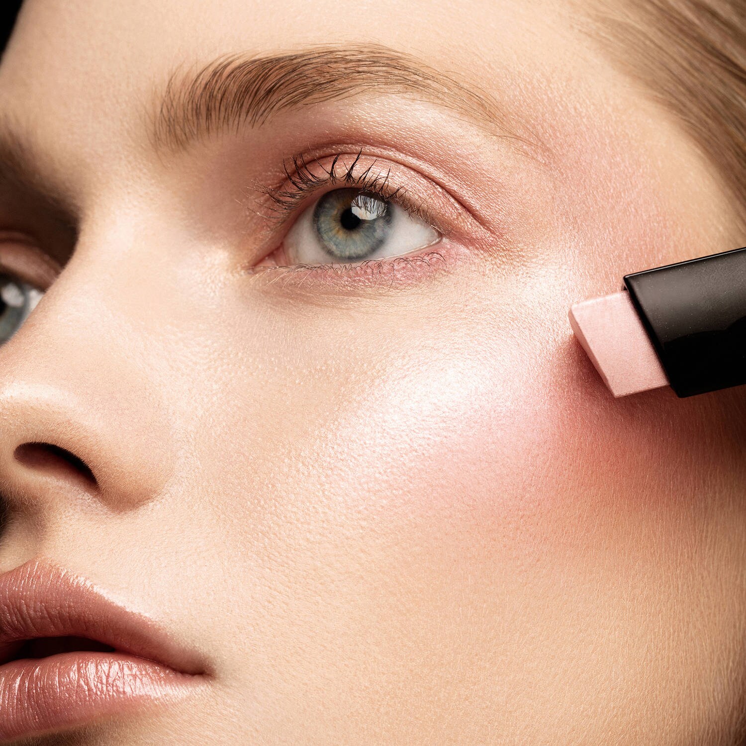 Vanish™ Flash Highlighter-Stift von HOURGLASS ≡ SEPHORA